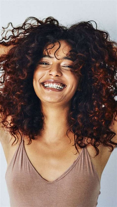 7 Effective Ways To Detangle Curly Hair