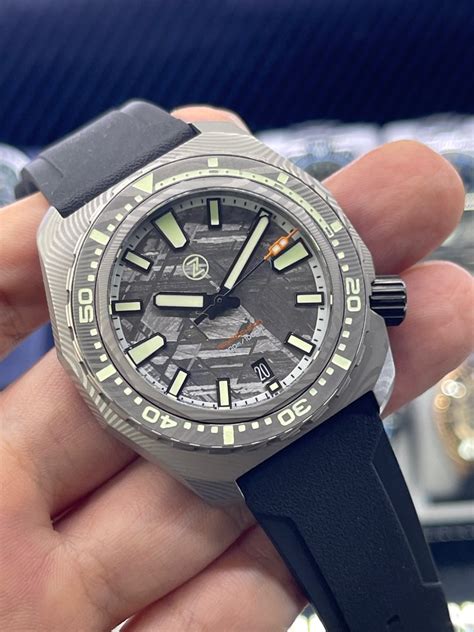Nos Zelos Hammerhead V3 300m Ss Damascus Limited Edition Luxury