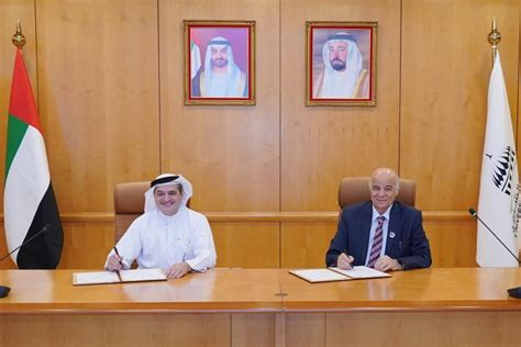 شركة الشارقة القابضة وجامعة الشارقة توقعان مذكرة تفاهم