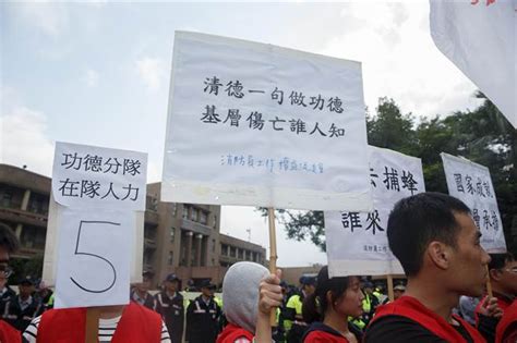 捕蜂捉蛇是功德？消防員轟賴清德：把捧lp的意見當政策 政治 中時