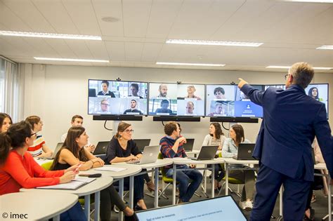 Crossing Borders With The Hybrid Virtual Classroom Media And Learning