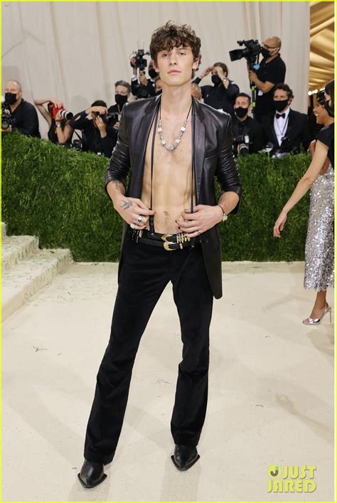 Photo Shawn Mendes Camila Cabello Biebers Met Gala Run In 20 Photo