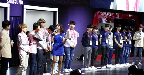 포토 지스타 Wegl 무대 선 러너웨이와 Gc 부산
