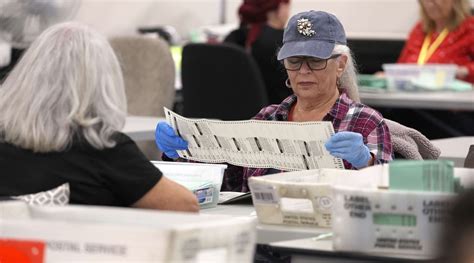 Los demócratas ganan Arizona y quedan a un escaño de controlar el