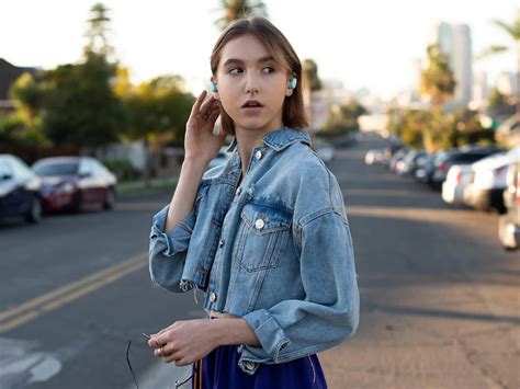 These Bluetooth Earbuds Have An Extended Battery Life