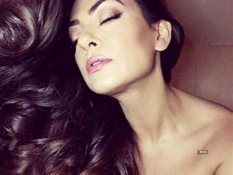 Sushmita Sens New Pictures Spark Plastic Surgery Rumours The Etimes