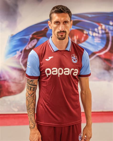 Trabzonspor yeni transferi Stefan Savic için imza töreni düzenledi