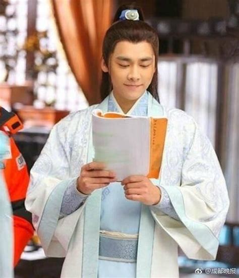 男神閱讀劇本的照片透露太多，楊洋鹿晗吳亦凡張藝興霍建華李易峰易烊王俊凱王源 每日頭條