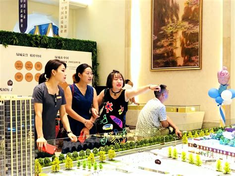 绿城置业顾问置业顾问置业顾问形象大山谷图库