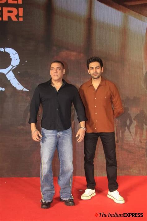 Shah Rukh Khan Aamir Khan Hug Sunny Deol At Gadar 2 Success Bash Salman Khan Teaches Kartik