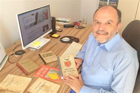 Professor Da Uepg Coordena Pesquisa Sobre Livros Didáticos