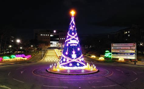 소망의 빛으로 물든 목원대학교의 밤하늘