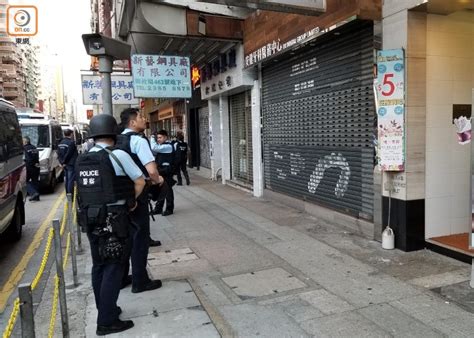 持枪南亚贼劫庙街便利店 掠5千元逃逸｜即时新闻｜港澳｜oncc东网
