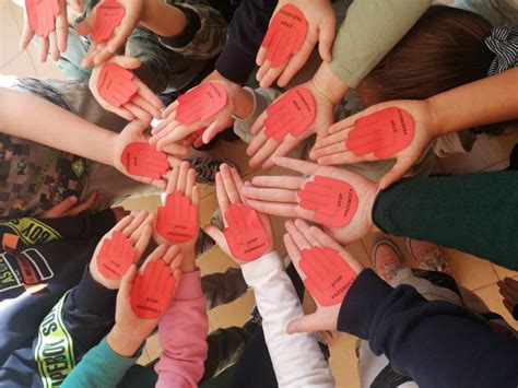 Międzynarodowy Dzień bez Przemocy Szkoła Podstawowa im 27 WDP AK w