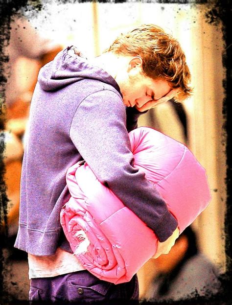 Pin By Kimmeyd On Robert The Pretty Pattinson Robert Pattinson Robert Robert Pattinson