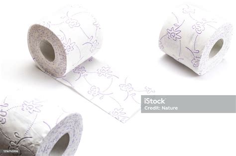 흰색에 분리 화장지 롤 연조직 배경 욕실 위생 개념입니다 0명에 대한 스톡 사진 및 기타 이미지 0명 가정의 방 개념