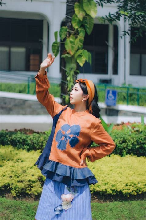 4k 바탕화면 나무 녹지 다이나믹한 다채로운 데스크톱 바탕화면 도시 정원 도시의 라이프스타일 레저 머리띠 민족 전통의 반둥 벽지 2022 블루