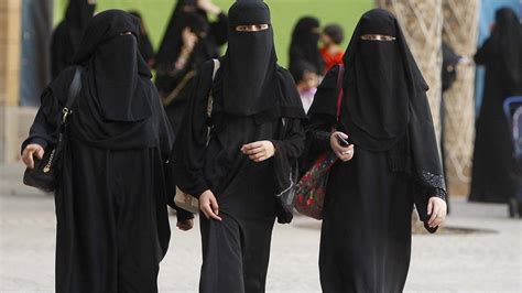 السلطات الهولندية تبدأ تطبيق حظر النقاب وتحدد غرامة للمخالفات جريدة نورت