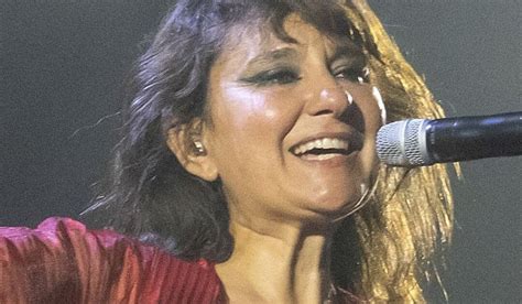 Amaral [desnuda Sus Tetas]