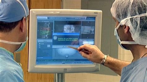 Die Miniatur Robotik Positionierungshilfe Spineassist Zum Ersten Mal Im
