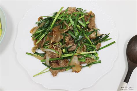 곰손도 쉽게 만드는 고기반찬 돼지고기 부추볶음