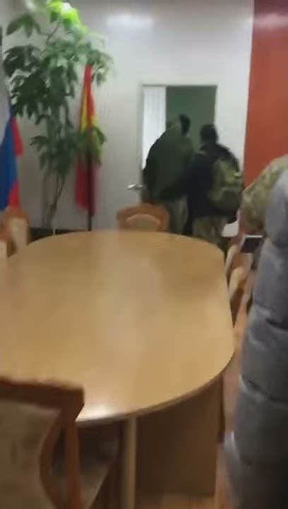 Сотрудники ФСБ проводят обыск в ОМВД России по Новоусманскому району