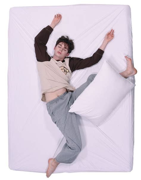 ポーズ集에 있는 ゆっちゃん님의 핀 2025 포즈 참조 액션 포즈 포즈