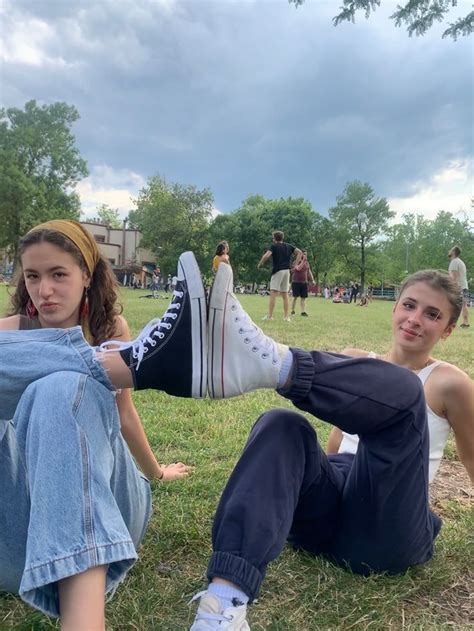 Pin Di Li Nnnna Su My Photos Pose Per Foto Di Ragazza Fotografie Di Amici Idee Foto Instagram