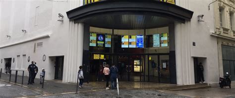 Saint Étienne des dizaines de jeunes s introduisent dans un cinéma