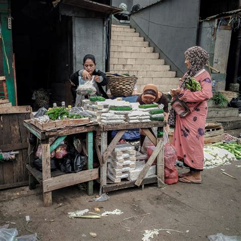 Kegiatan Transaksi Jual Beli