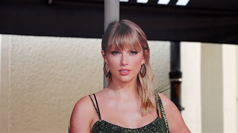 Pastell Farben Dieser Canda Look Fängt Den Zauber Von Taylor Swifts