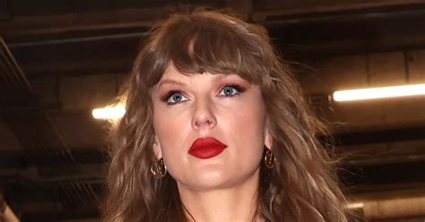 taylor swift shares friendly but extremely important message as