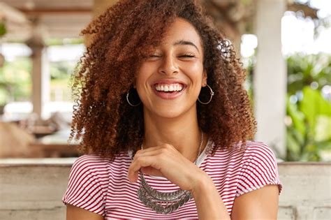 Especialistas compartilham 5 dicas para ter um sorriso saudável