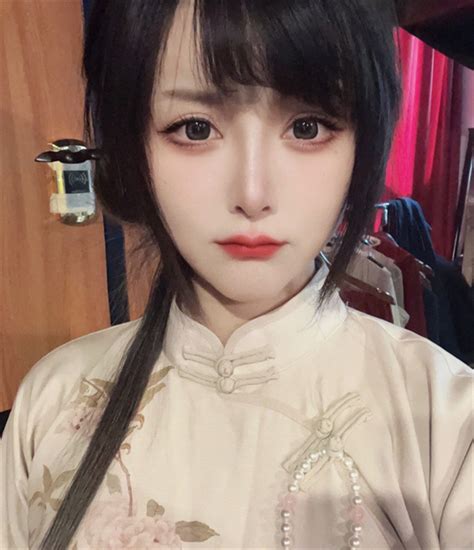 管泽元向余霜求婚成功，前女友桃宝晒“小哭包”，质疑不负责男友 哔哩哔哩