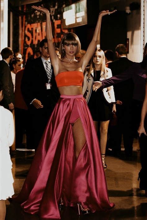 Taylor Swifts Legs On Tumblr