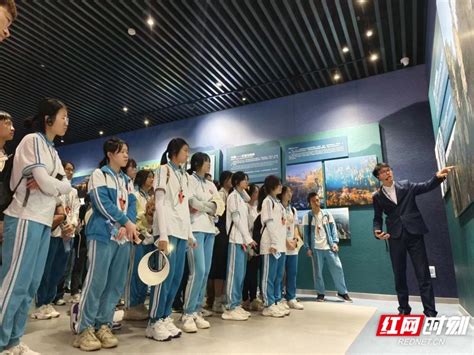 张家界国家森林公园迎来首批高铁科普研学团湖南文旅旅游频道