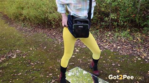 White Lady Pee Voyeur Video 3