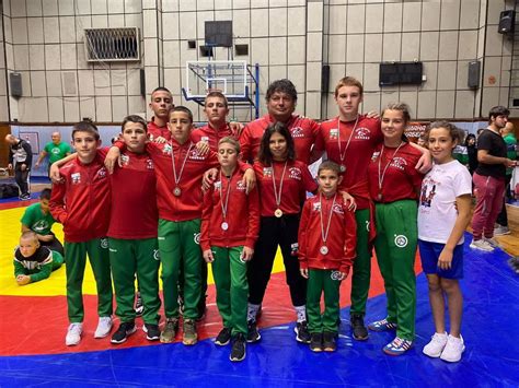 Шест медала за борците от Елхово на международен турнир снимки Elhovo News