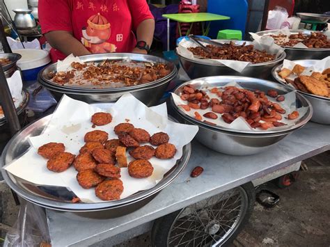 รูป ข้าวเหนียวหมูทอด ไก่ทอด เเยกรังเร ศรีราชา
