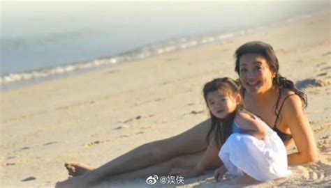 张兰晒与孙女小玥儿合影旧照，看得出来她很想念孙女小玥儿了