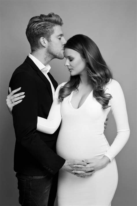 Pin By Лиана On Беременные пары Couple Pregnancy Photoshoot