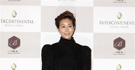 포토엔 유서진 올블랙 하객패션양정아 결혼