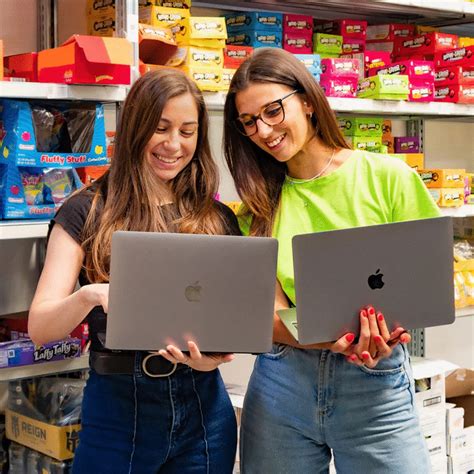 Kinder Crispy Wafer Ripieno Di Crema Al Latte E Alle Nocciole