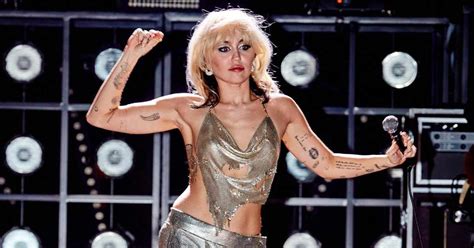 When Miley Cyrus Went Brless While Hiding Her Npples With Silver