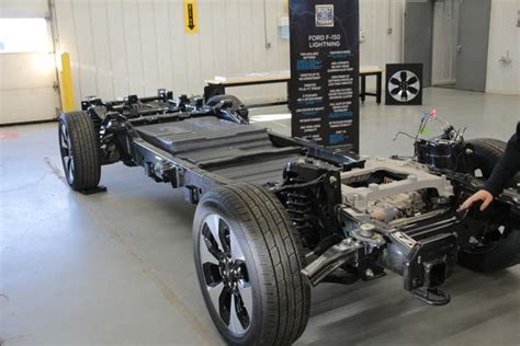 Ford F 150 Lightning Electric Pickup Will Offer Full Size