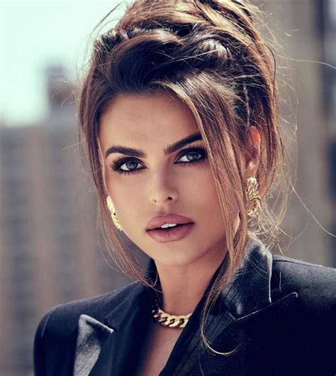 Discovering Issa Rose A Complete Guide To Her Biography Age Height Figure And Net Worth