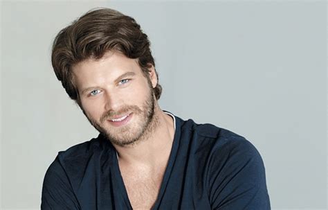 Къванч Татлъту ще играе сериен убиец в новия сериал Черно и бяло
