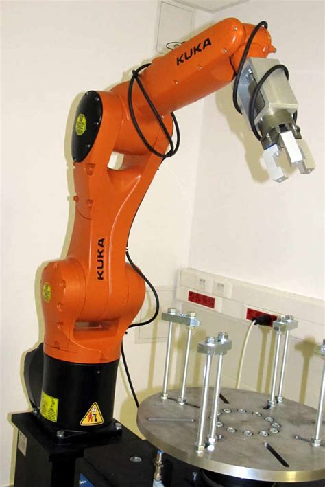 Robot Agilus Firmy Kuka Laboratorium Badawcze Robotyki Laboratoria