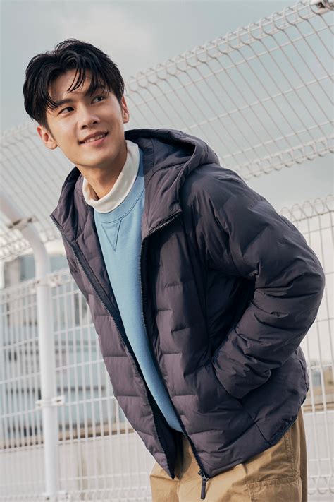 「pufftech 輕暖科技連帽外套warm Padded、彈性細刷毛中高領t恤長袖」的穿搭靈感 Uniqlo台灣