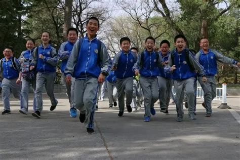 沙城中学校服沙城中学校徽大山谷图库